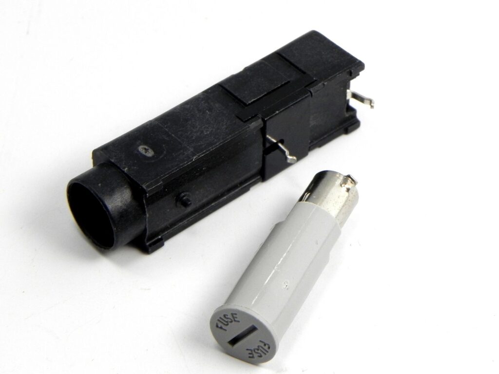 Littelfuse 345101 Lot of 24, Circuit Board Mount enclosed fuse holder ...